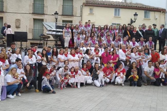Imposición del pañuelo Fiestas del Cristo nacidos 2022 - Ayuntamiento ... Imposición del pañuelo Fiestas del Cristo nacidos 2022 - Ayuntamiento ...